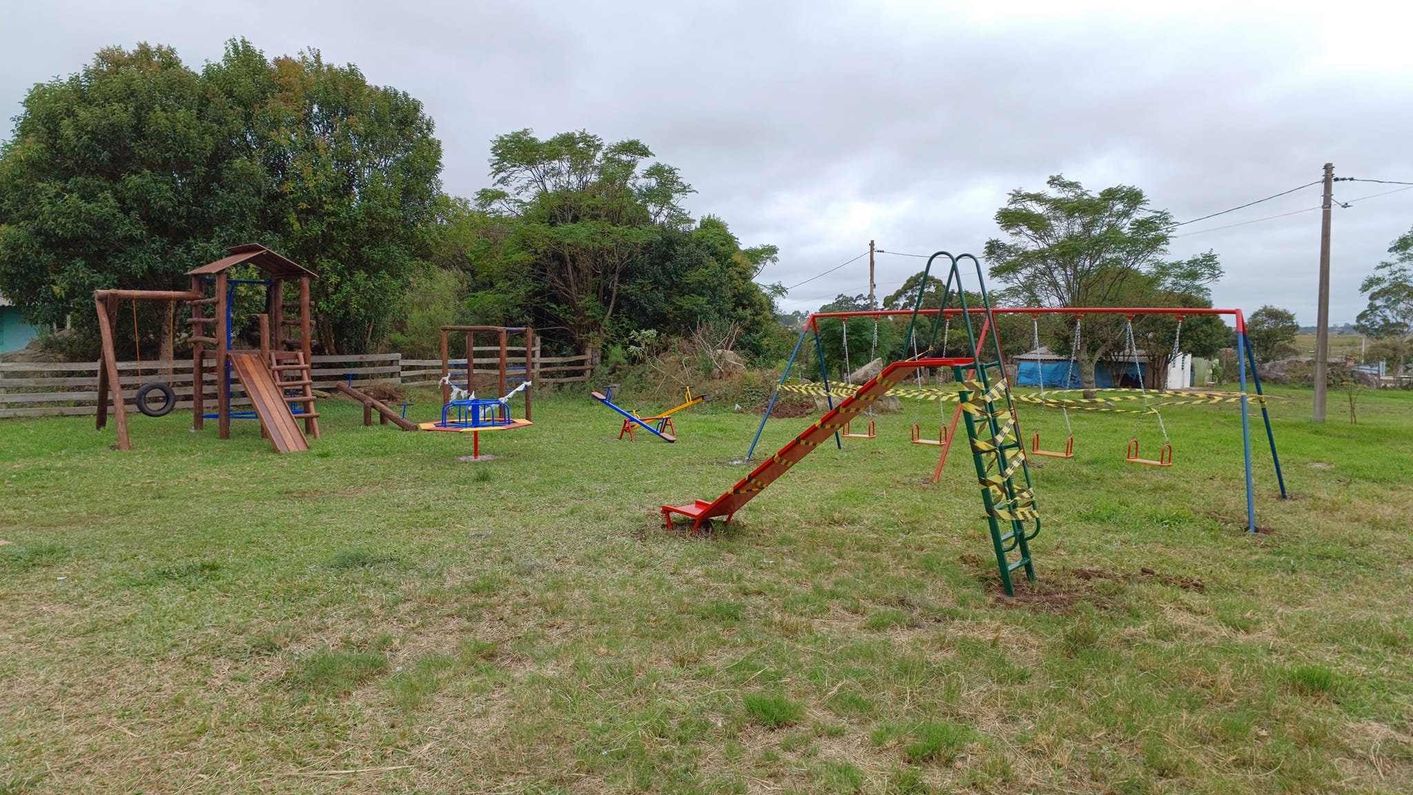 Prefeitura Municipal conclui instalação de novos brinquedos na Área ... Prefeitura Municipal conclui instalação de novos brinquedos na Área ...